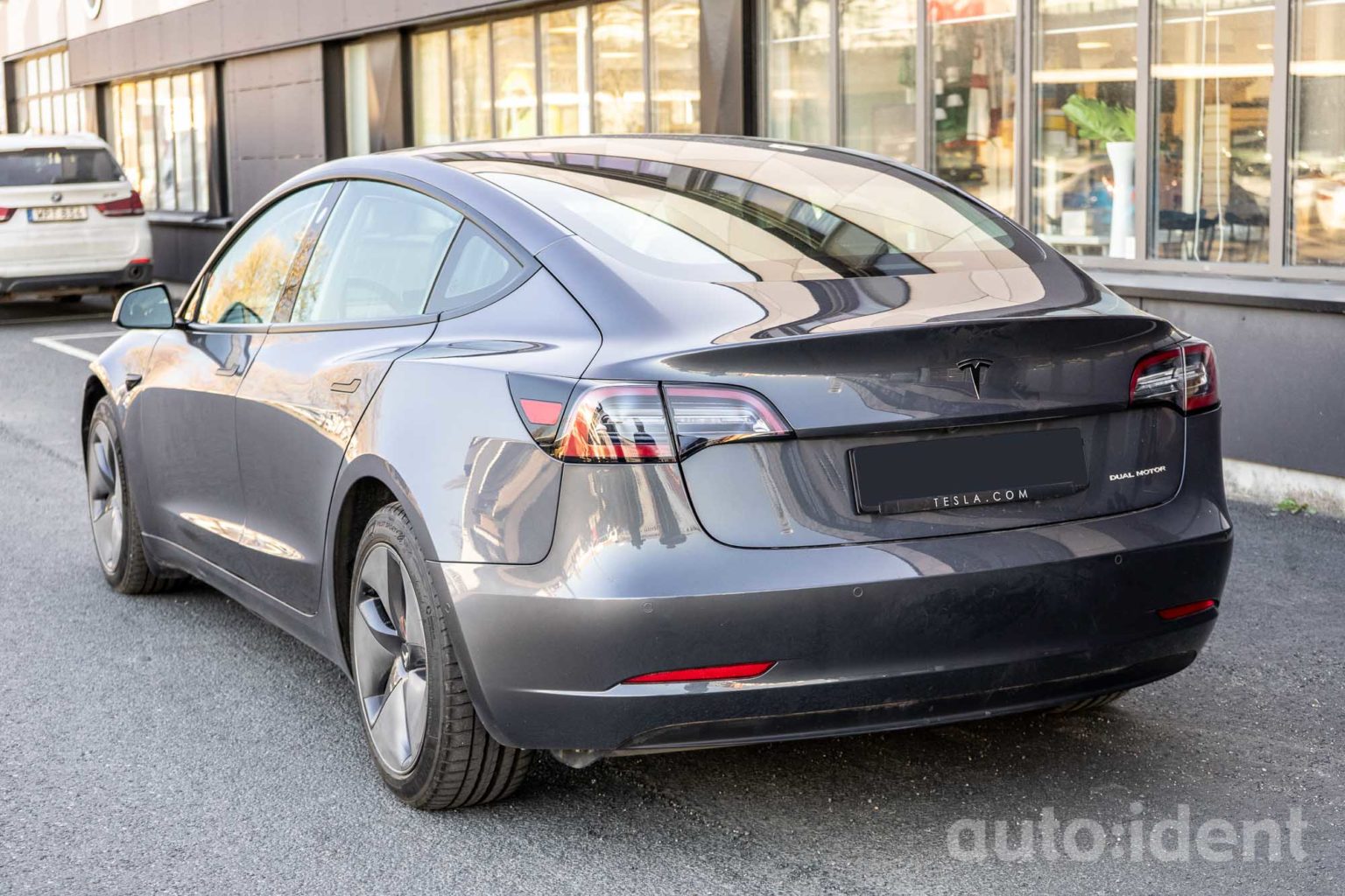 Tesla model 3 grey - Satin black - Autoident