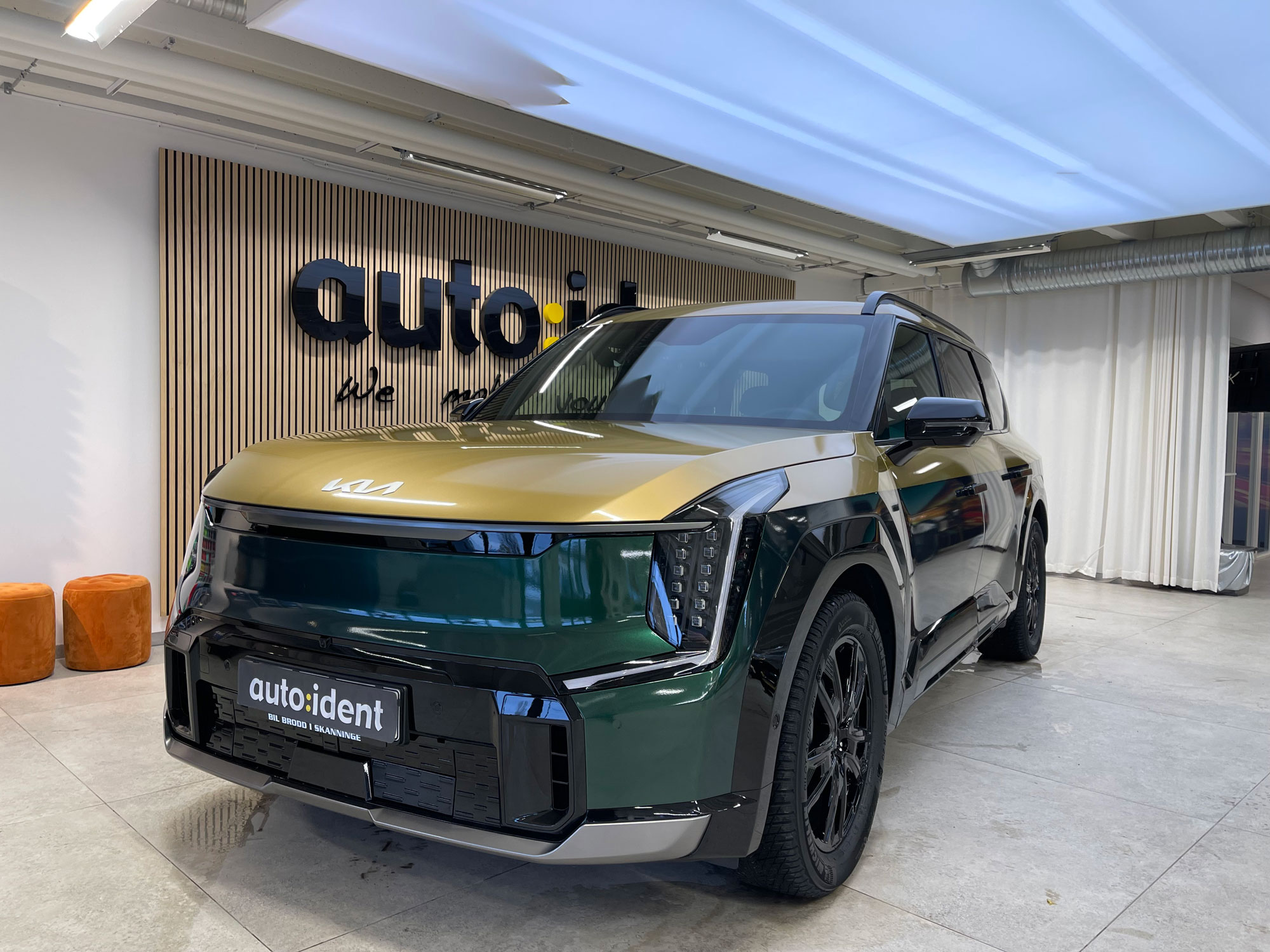 Kia EV9 - Omega Skinz Dragon Tear - Avery Gold - Autoident